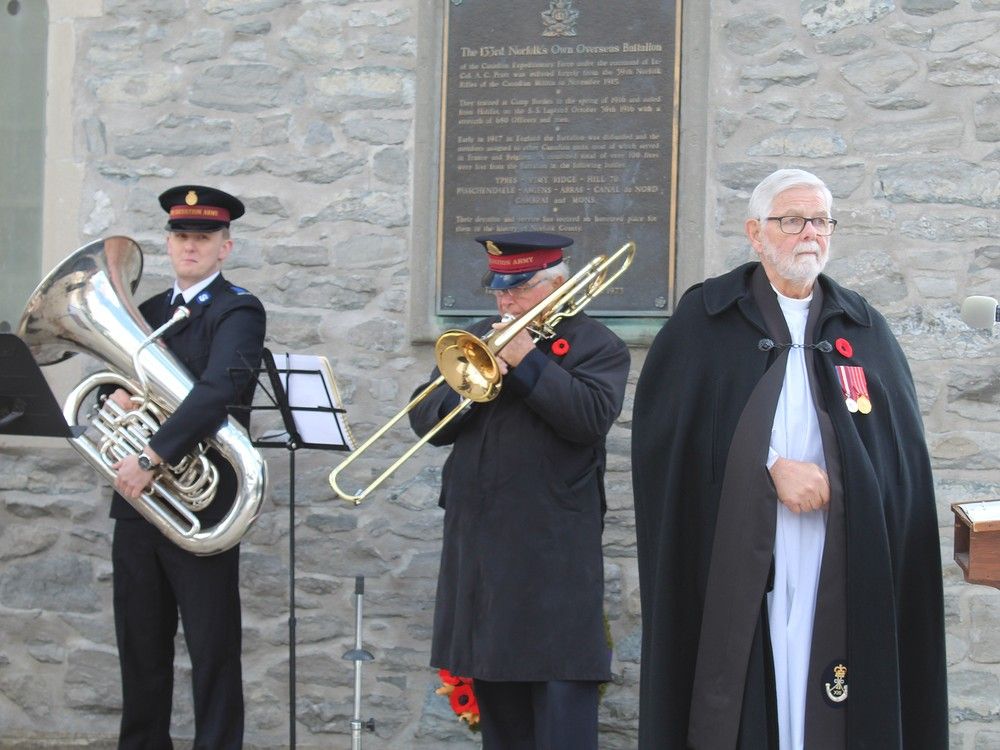 Large crowds gather for Norfolk's Remembrance Day ceremonies | Simcoe ...