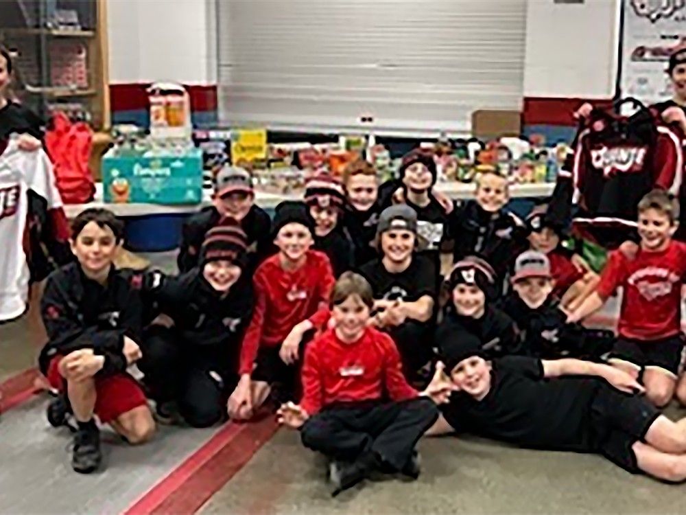 417 Bus Line U11 Red Devils go three for three and hold a food drive ...