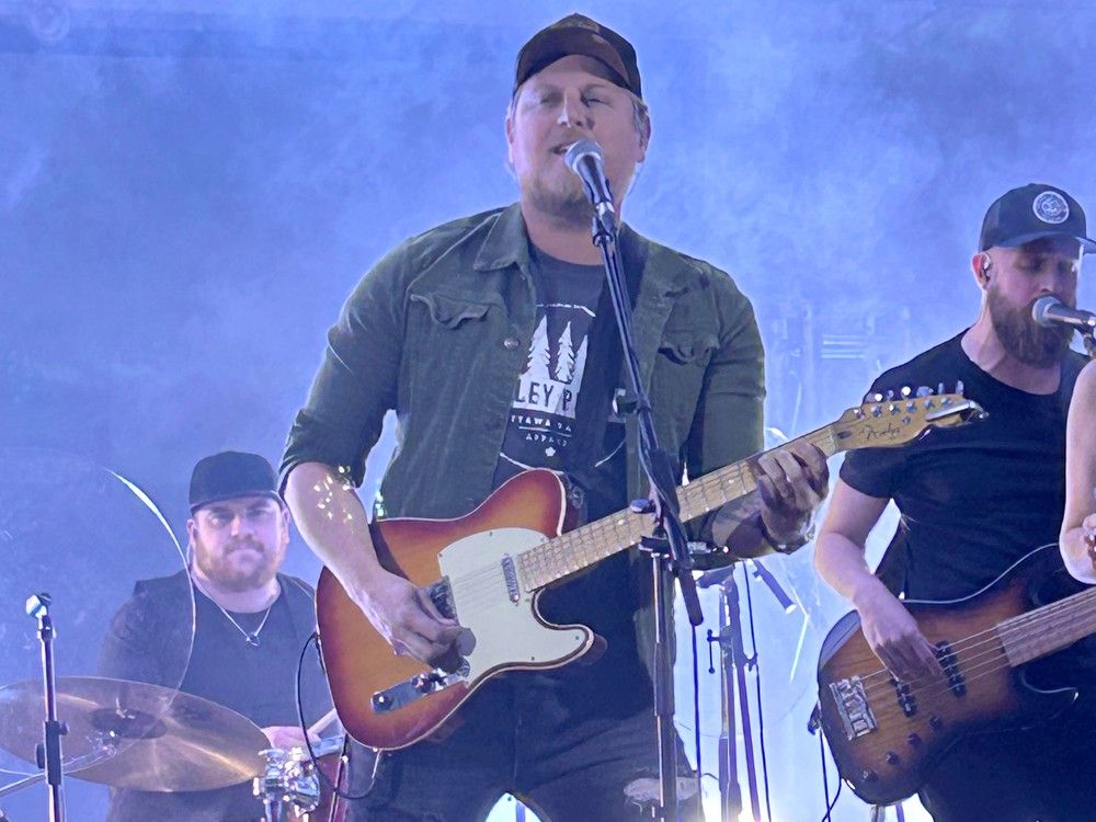 Jason Blaine returns and rocks his hometown | Pembroke Observer