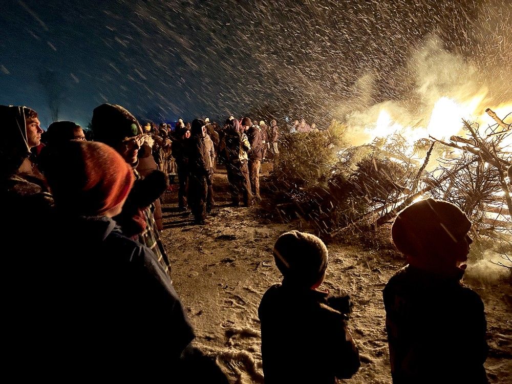 Winter arrives on time for the Athens Community Bonfire | Brockville ...