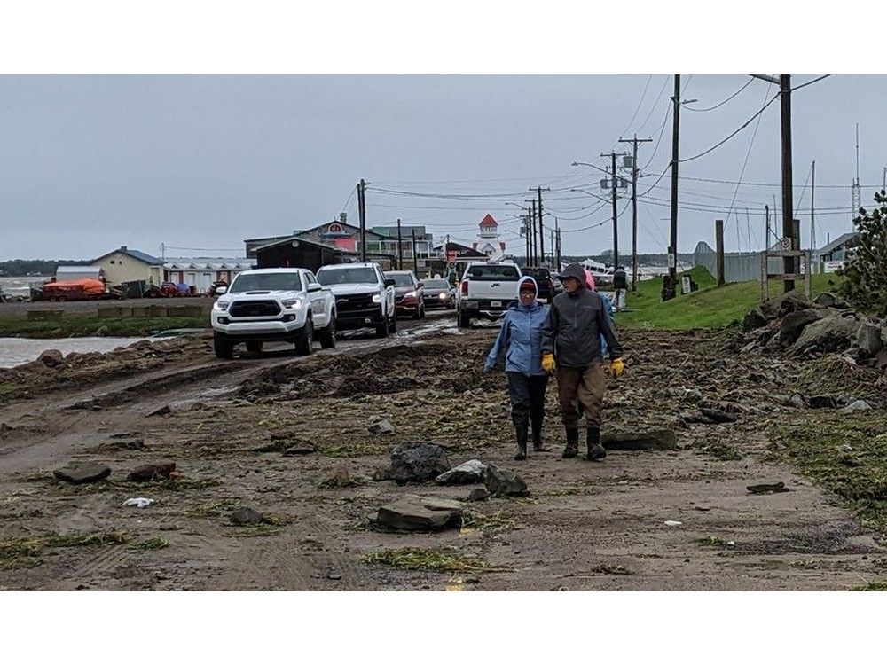 Pointe-du-Chêne residents make case for basic street maintenance ...