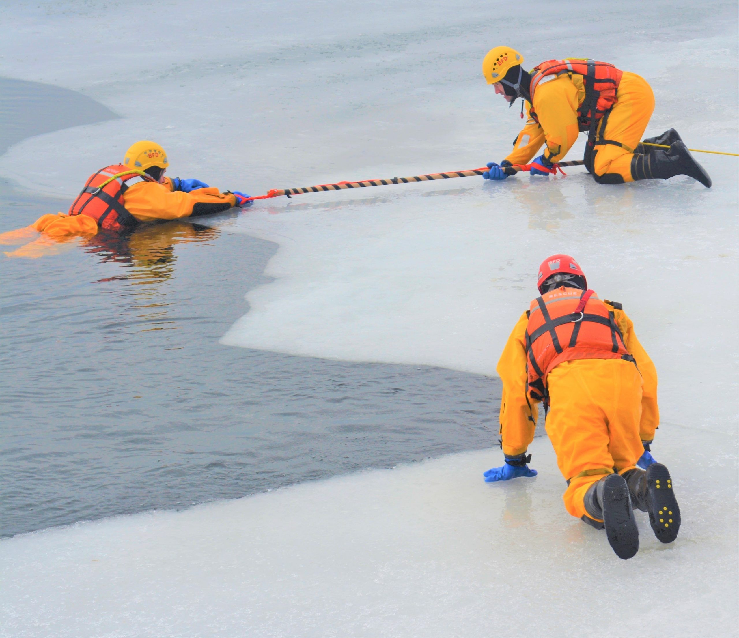 Belleville firefighters train for ice-water rescue on Bay of Quinte ...
