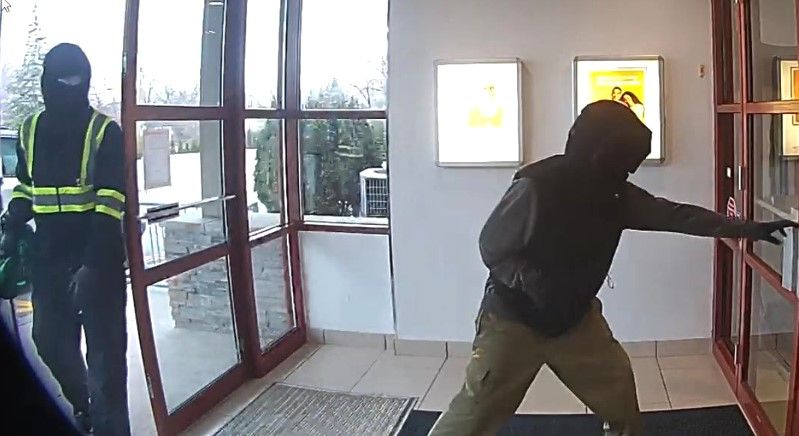 Robbery suspect photos released by city police | Belleville Intelligencer