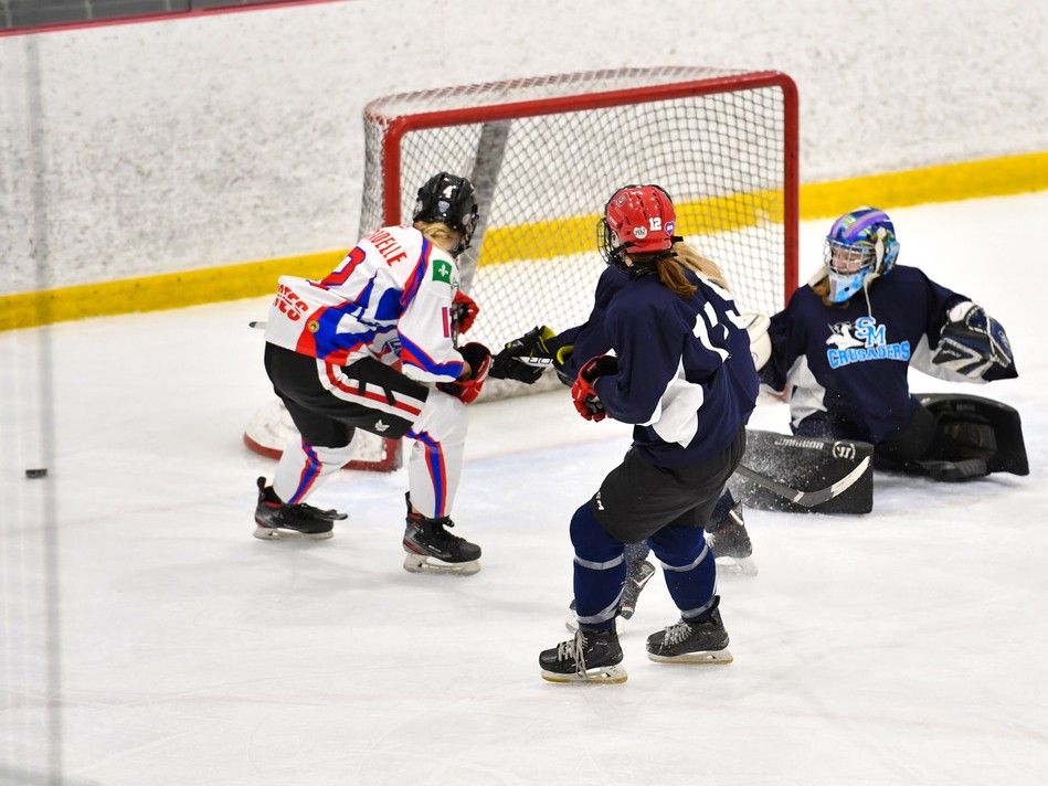 La Citadelle Patriotes win and lose at EOSSAA hockey event in Cornwall ...