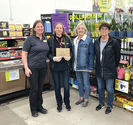 FreshCo gives a helping hand to the Food Bank | Mid-North Monitor