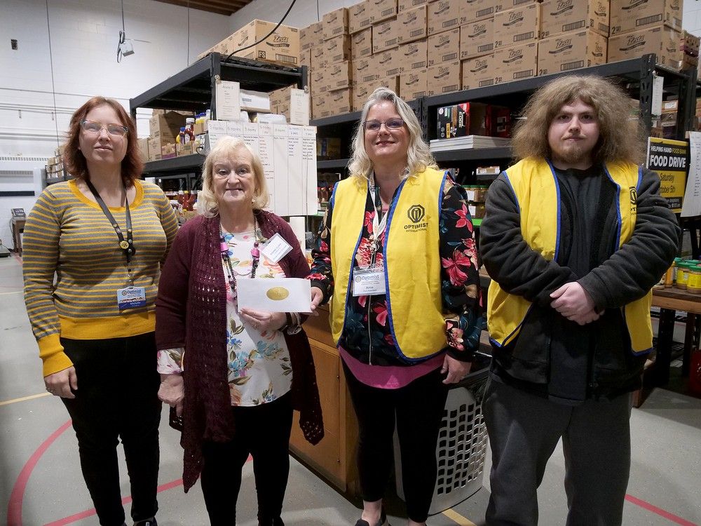 Optimists help ‘stuff the bus’ | Wallaceburg Courier Press Optimists help ‘stuff the bus’ | Wallaceburg Courier Press