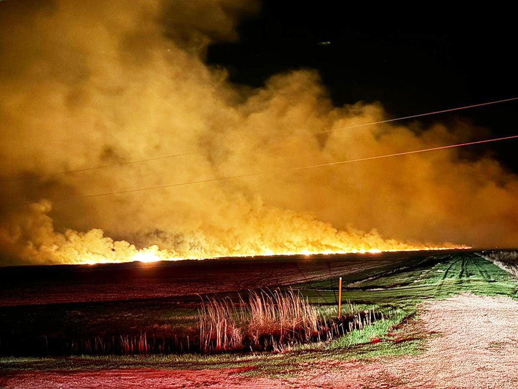 Fire crews remain on scene to monitor fire conditions | Kenora Miner