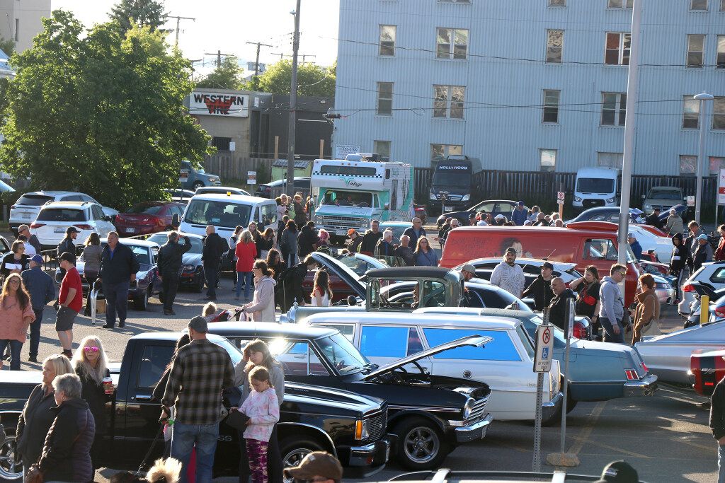 Queen Street Cruise showcases electric vehicles | Sault Star