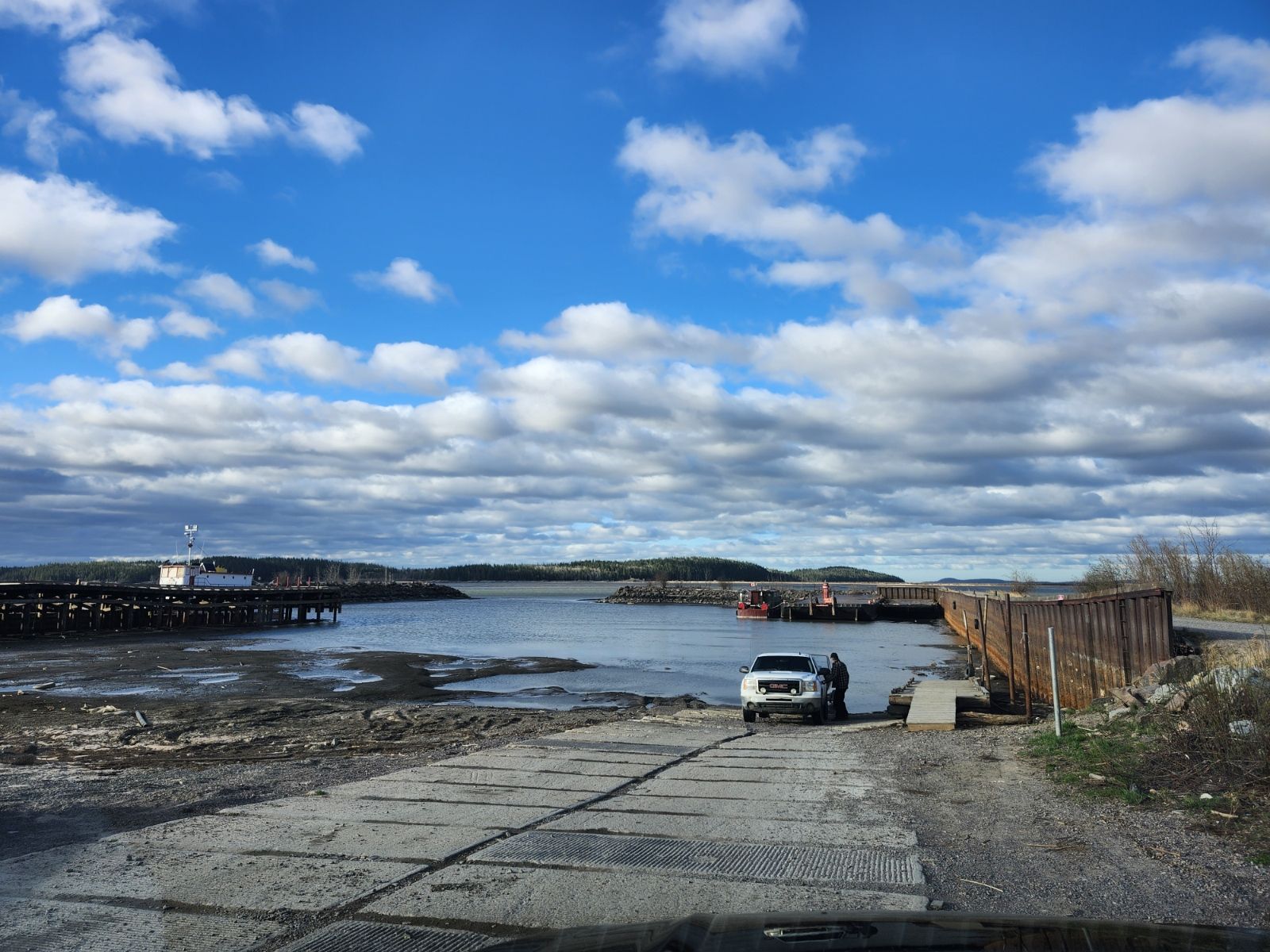 Low water levels around Fort Chipewyan grounds barge | Fort Mcmurray Today