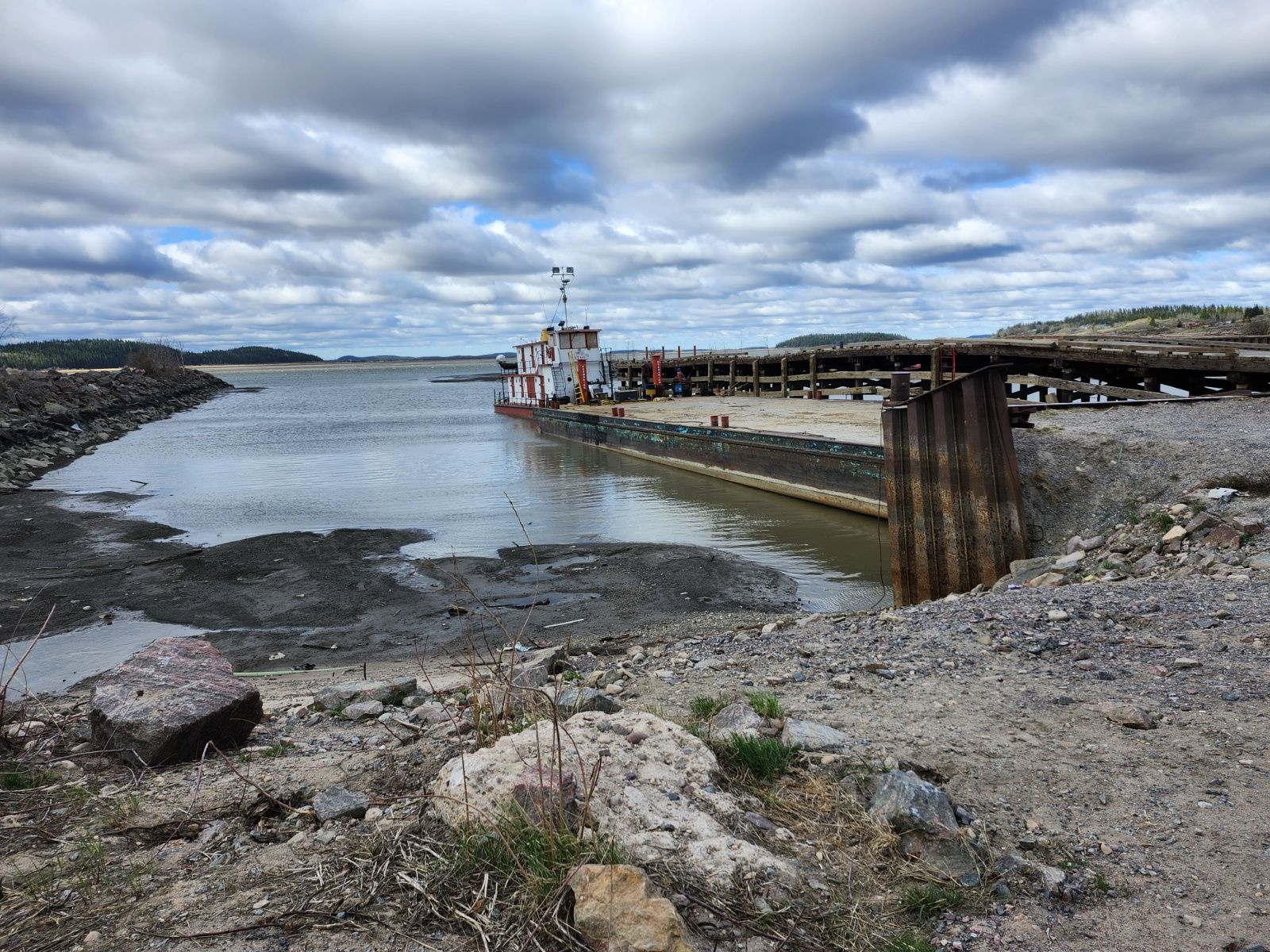 Fort Chipewyan leaders accuse Ottawa of hiding dock contamination ...