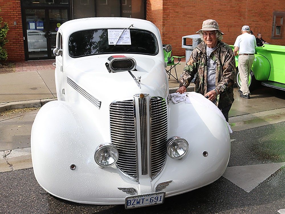 RetroFest weathers early storm, impressive vehicles shine through ...