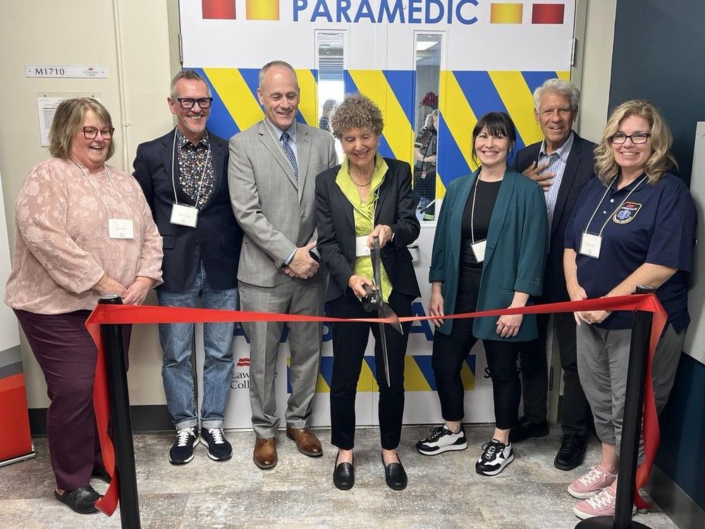 Kaneb Foundation Paramedic Simulation Centre opens at SLC Cornwall ...