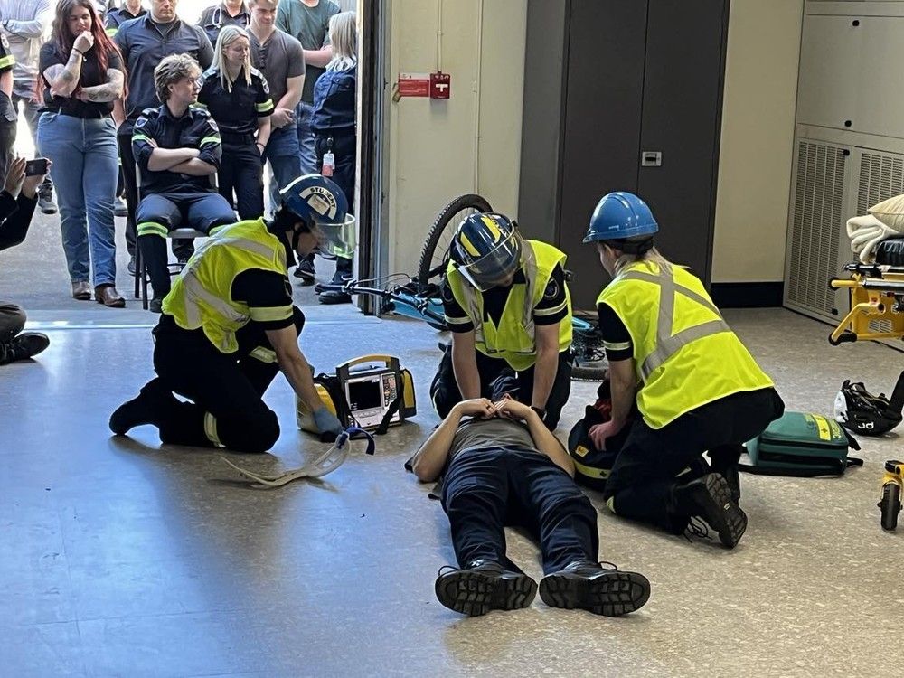 Kaneb Foundation Paramedic Simulation Centre opens at SLC Cornwall ...
