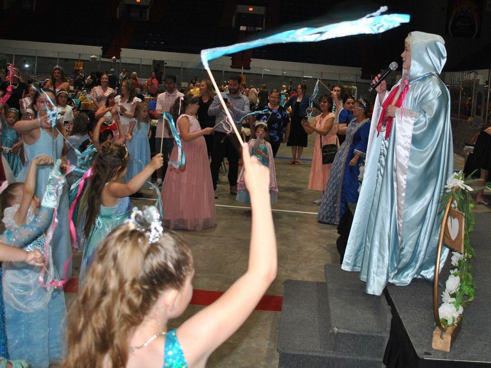 Hundreds of princesses have a ball thanks to Kinette Club of Cornwall ...