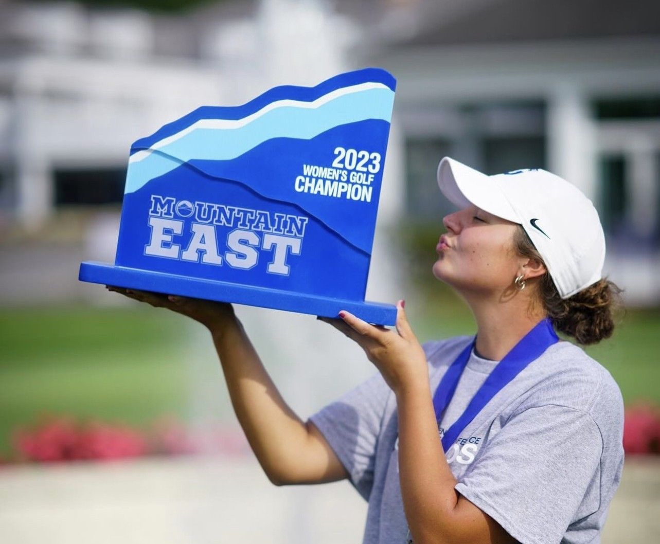 Hendershott caps collegiate golf season with player of year award ...