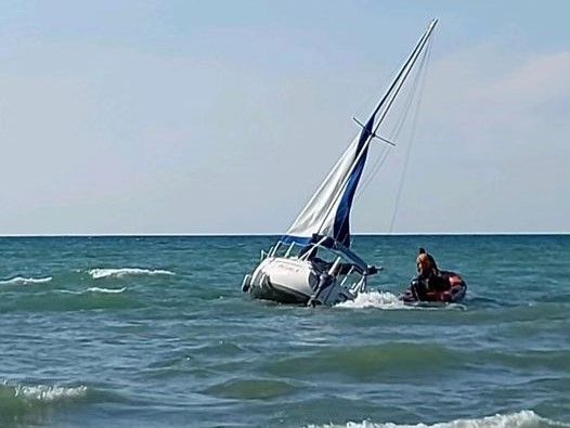 Sailor rescued Thursday after boat hit shoal off Southampton | Owen ...