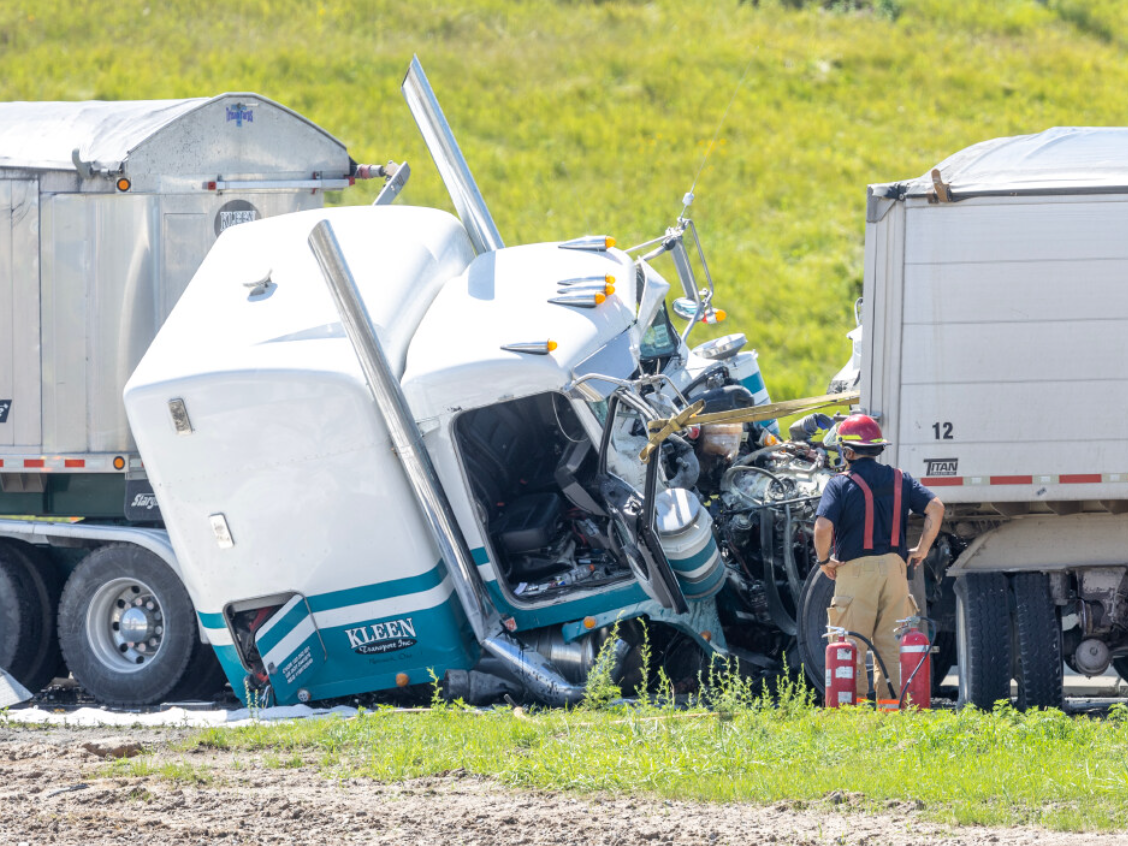 Big rigs collide in Hwy. 401 crash at London: Ontario Provincial Police ...
