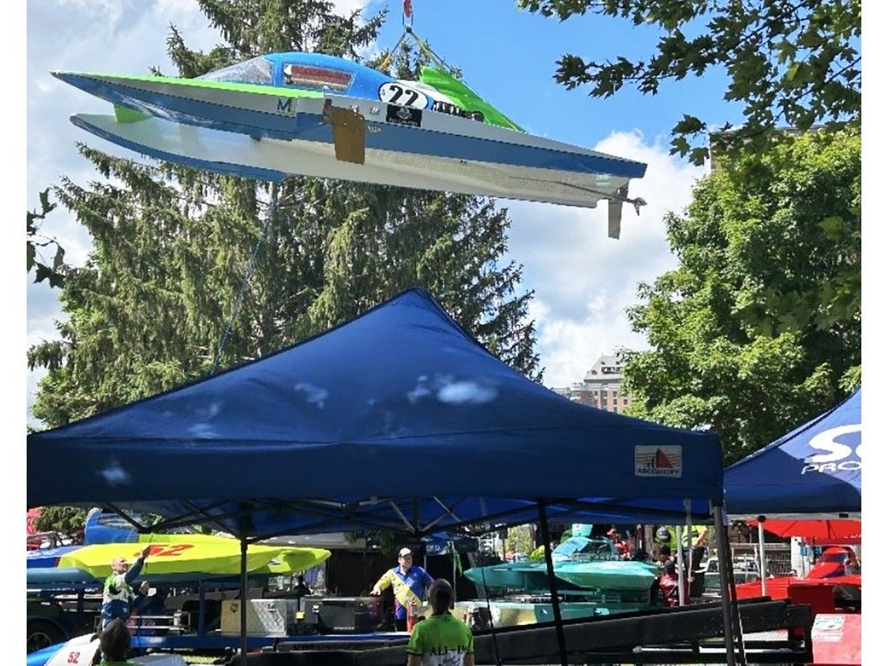 Spectators flock to annual Regatta, despite sogging start | Pembroke ...