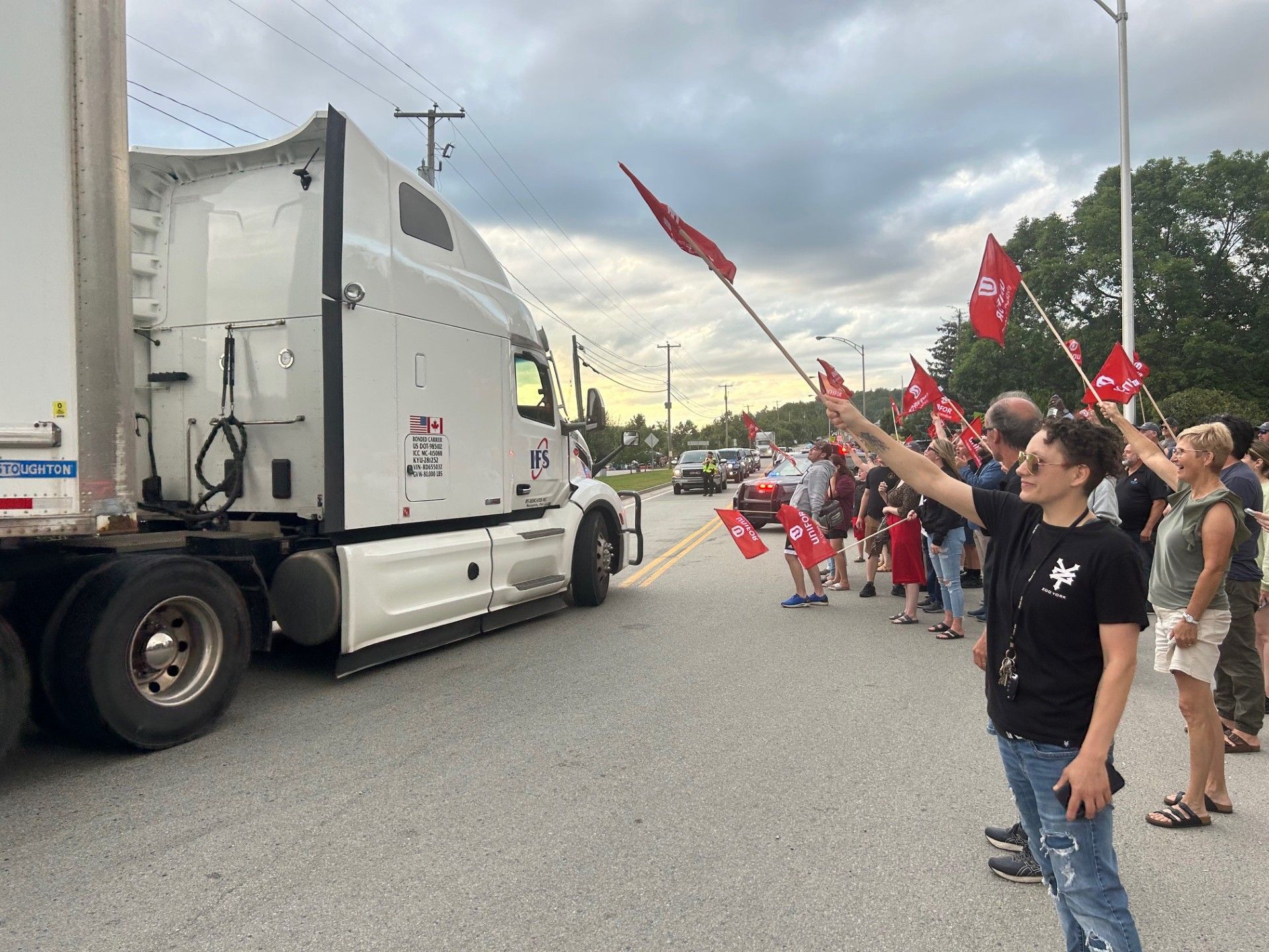 RYAM workers hold traffic up 90-minutes during blockade | Timmins Times