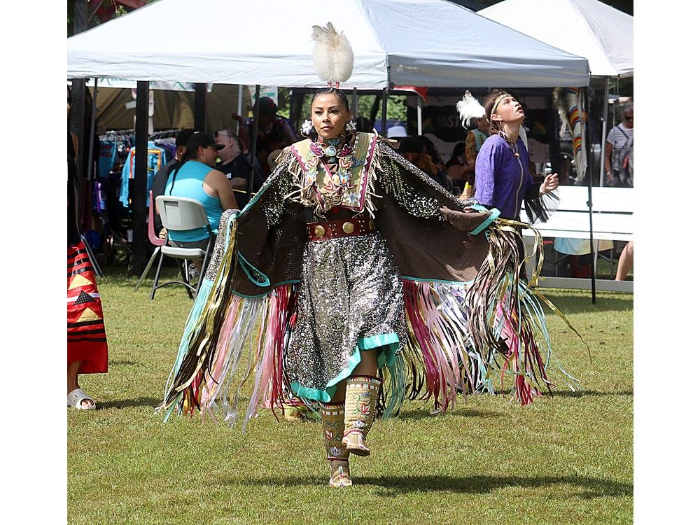 Champion dancer returns to play big role at Delaware Nation Pow Wow ...