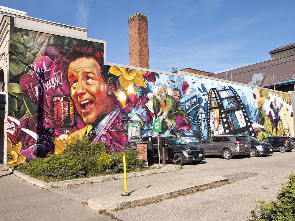 Celebration marks completion of mural honouring comedian Phil Hartman ...