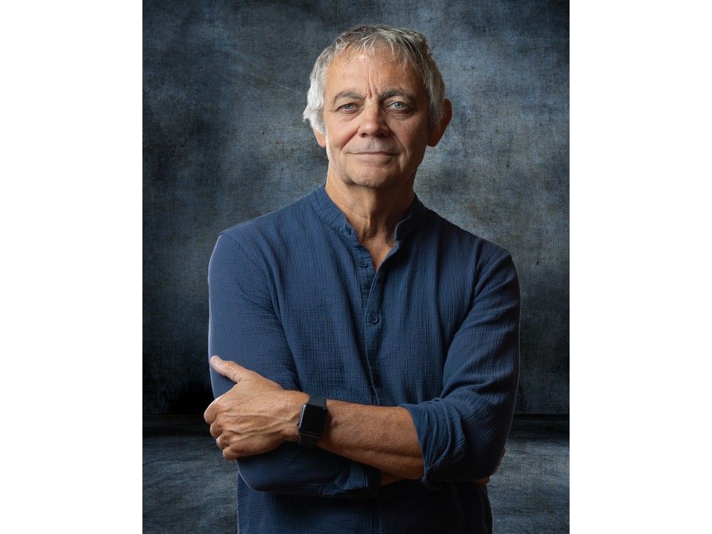 Entertaining: Playwright/actor Willis gets back to performing solo ...