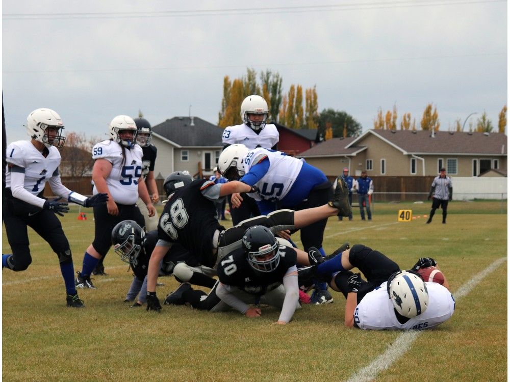 Whitecourt Cats triumph over High Prairie, onto football playoffs ...