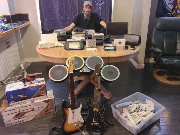 Man's quest to revive old electronics for charity returns | Sherwood ...