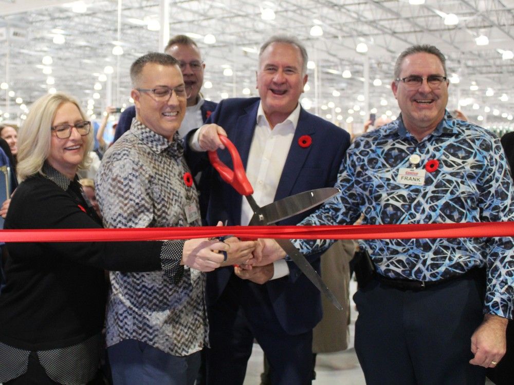 Costco in Brantford finally opens its doors | Brantford Expositor