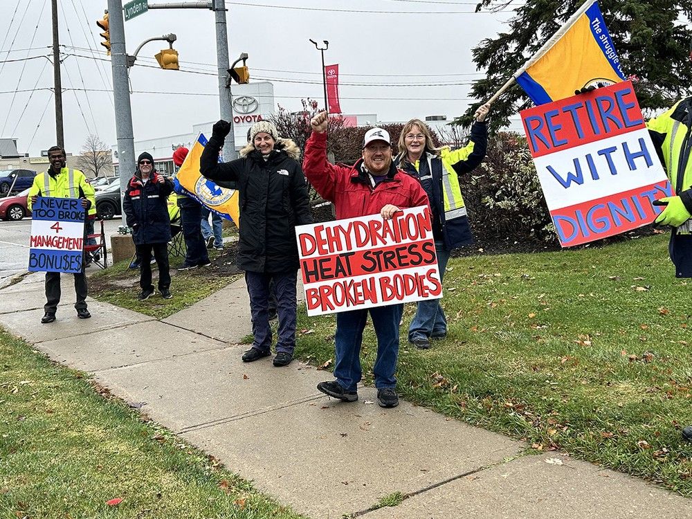 National postal strike begins | Brantford Expositor