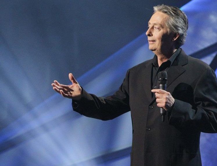 Derek Edwards is still himself, a Northern Ontario boy 'times three ...