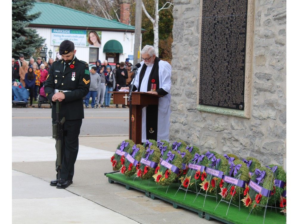 Large crowd gathers at Simcoe's Remembrance Day service | Simcoe Reformer