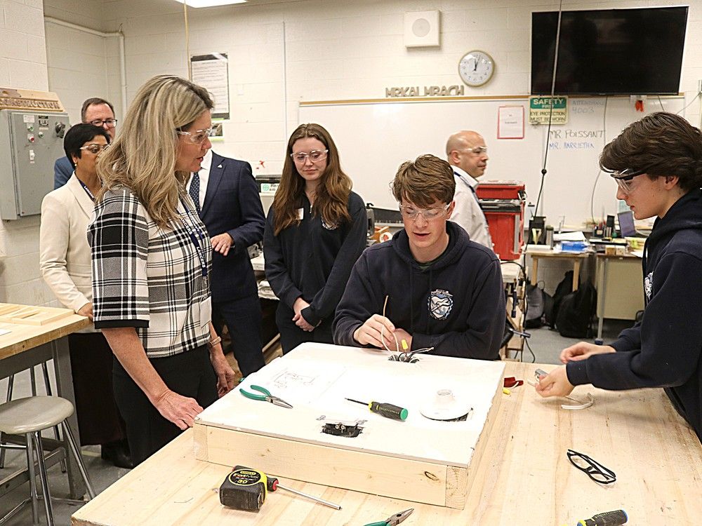 Education minister gets taste of tech during UCC tour | Chatham Daily News