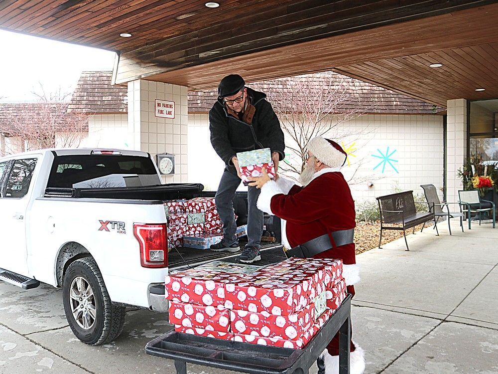 Santa for Seniors delivering Christmas joy across Chatham-Kent ...