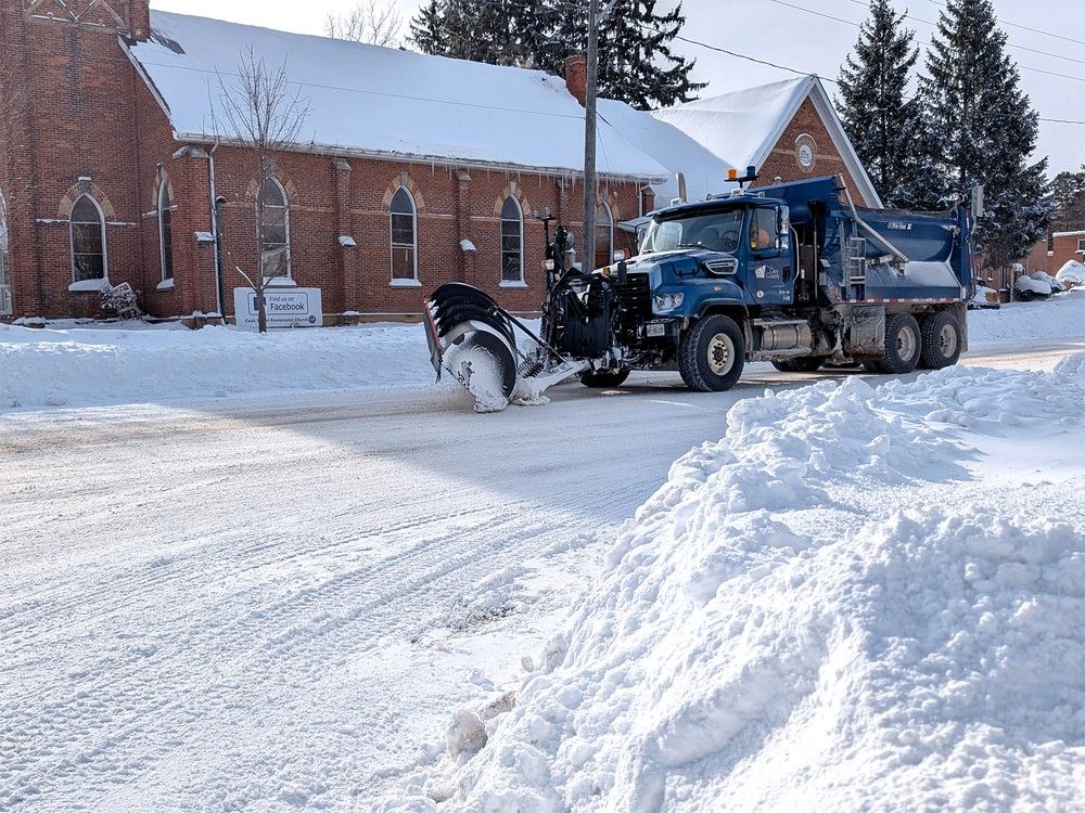 Some peninsula schools remain closed as snow squalls taper off in ...