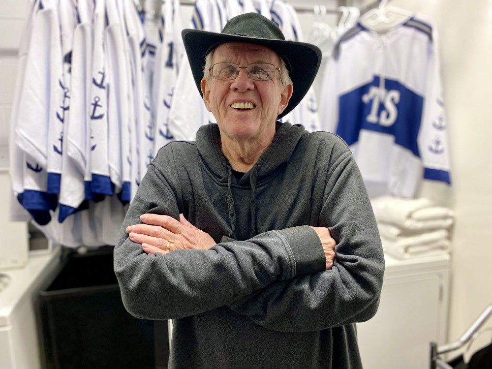 Longtime Woodstock Navy Vets trainer Dan Dukes hanging up his hat | The Woodstock Sentinel Review