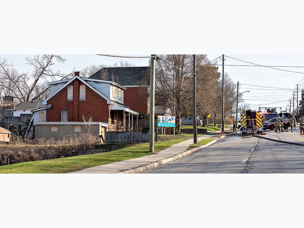 Fire at boarded-up house closes West St. in Brantford on Sunday morning ...