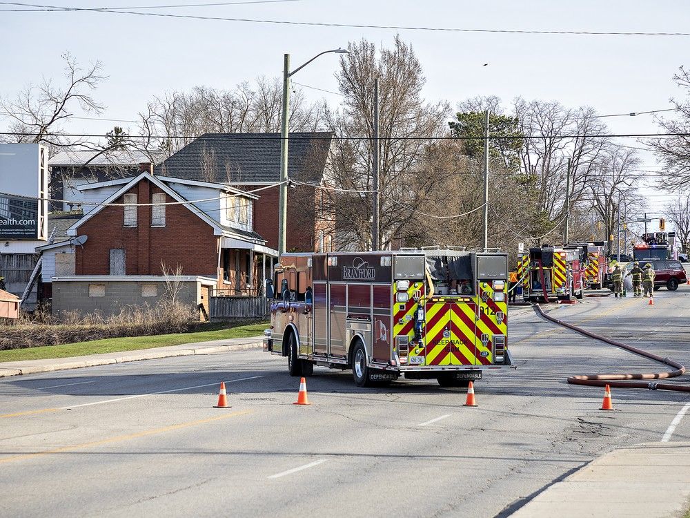 Fire at boarded-up house closes West St. in Brantford on Sunday morning ...