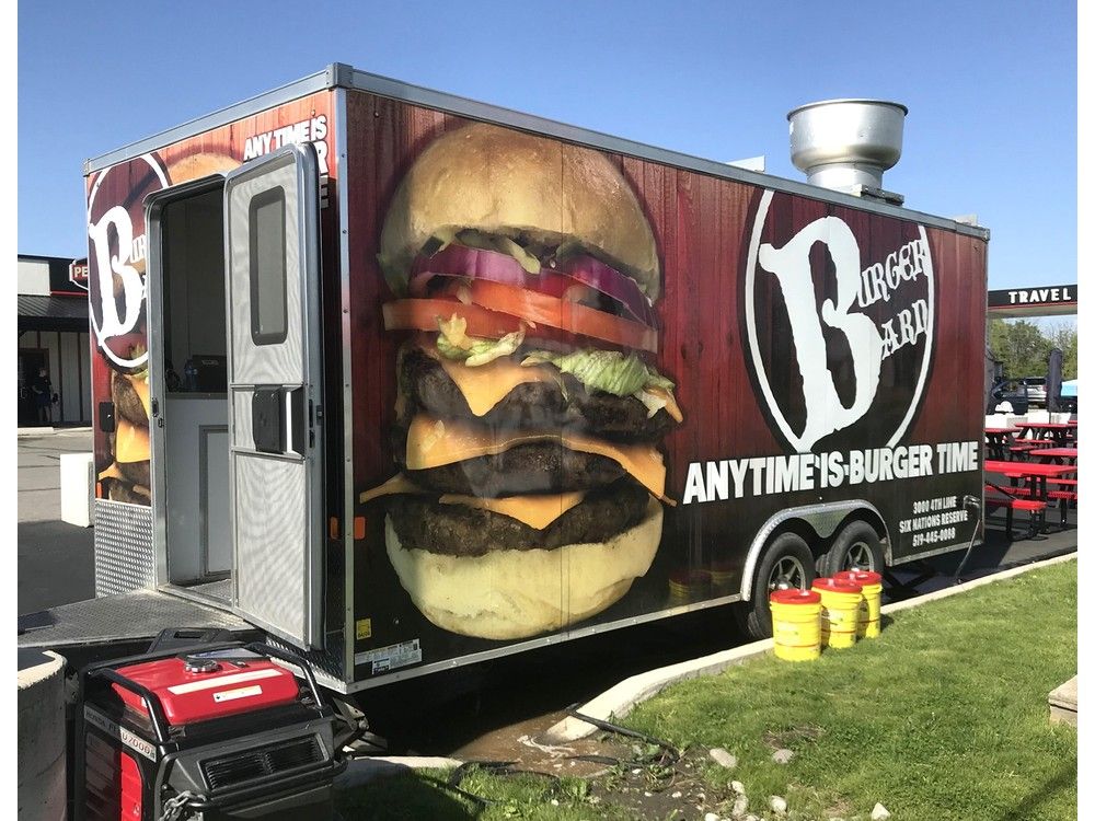 Food truck gives fans taste of popular Burger Barn fare | Brantford ...