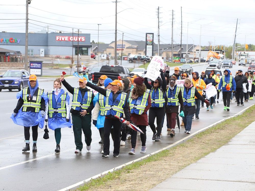 Gallery: WSIB workers in Sudbury go on strike | Sudbury Star