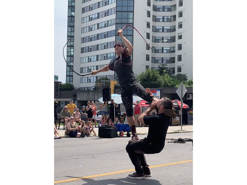 Kingston’s 35th Buskers Rendezvous draws big crowds | The Kingston Whig ...