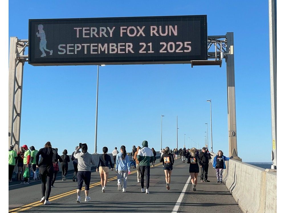Thousands run across Confederation Bridge for Terry Fox | Telegraph-Journal