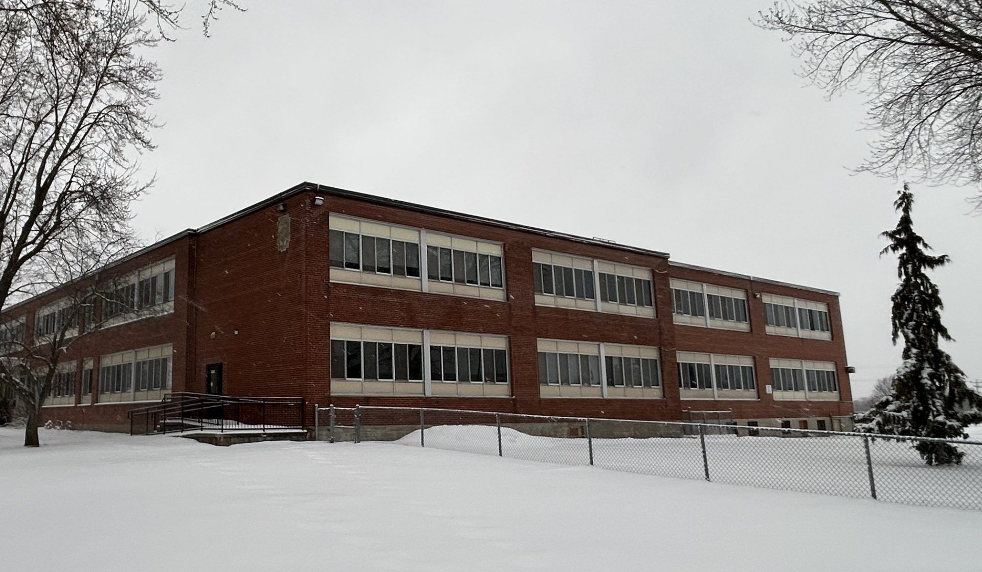 Overnight warming centre moved to former Commonwealth Public School ...