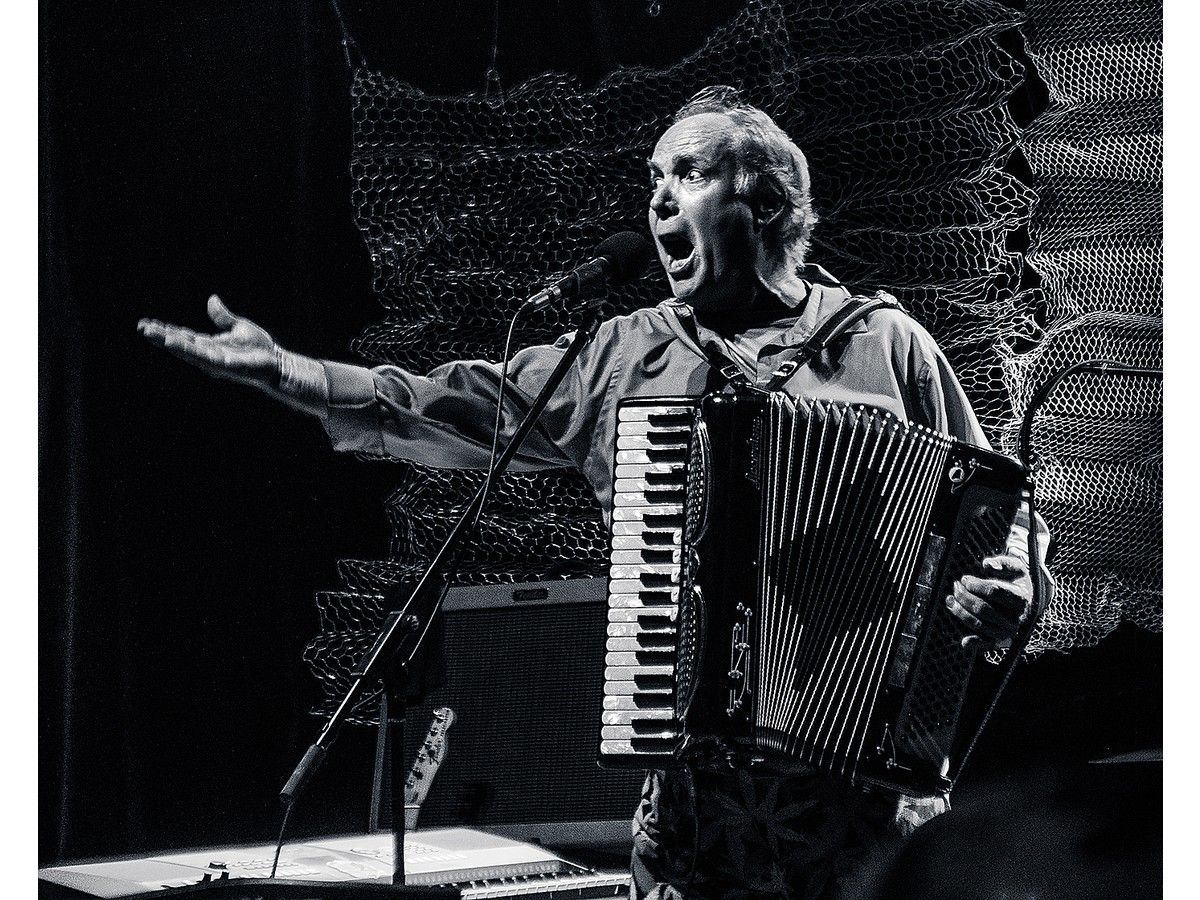 Local artist, Torbic Kagmire, on tour | Belleville Intelligencer