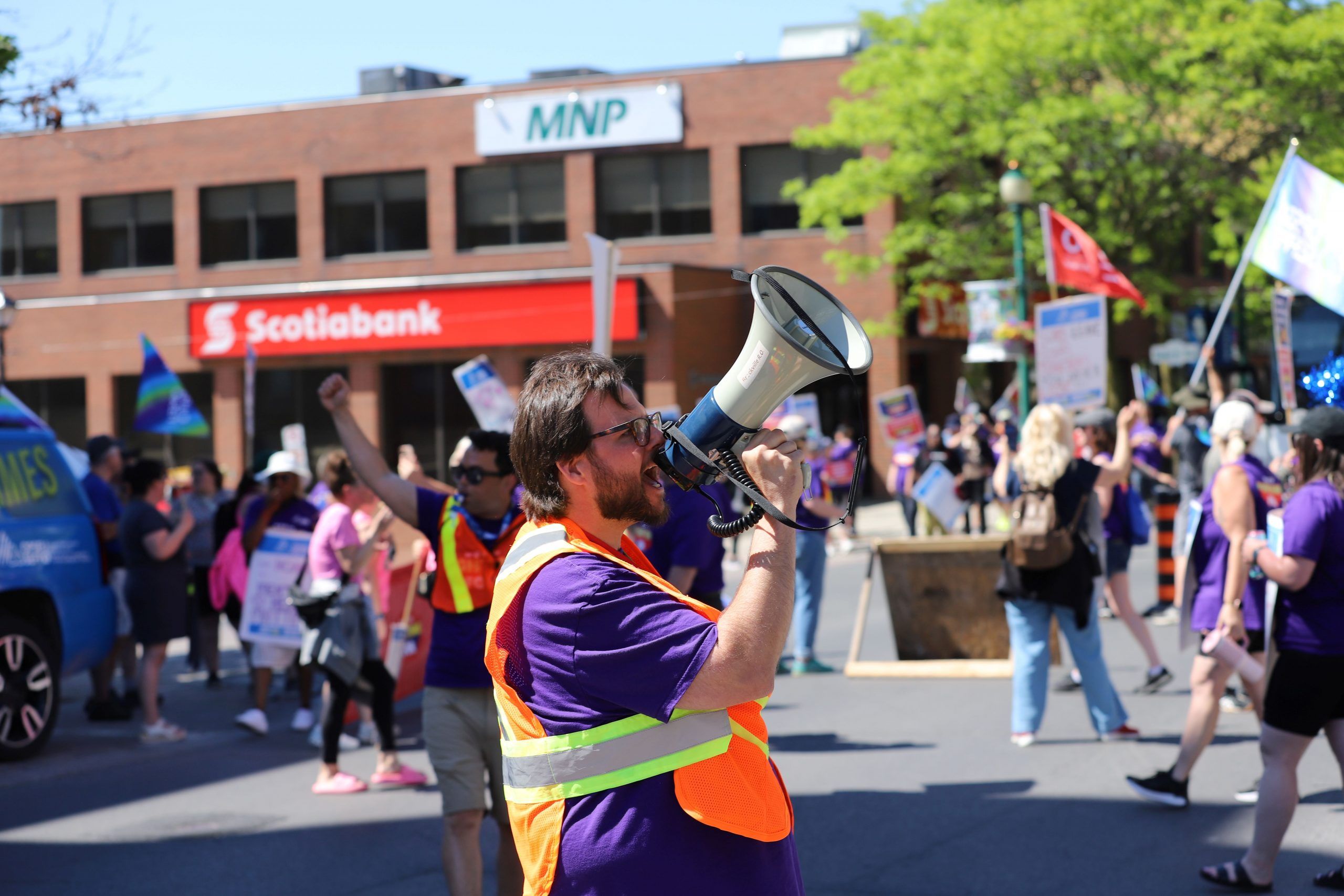 Striking workers shut down King Street in Brockville | Brockville ...
