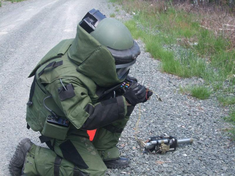 Canadian Forces Improvised Explosive Device Disposal And EOD Operators ...