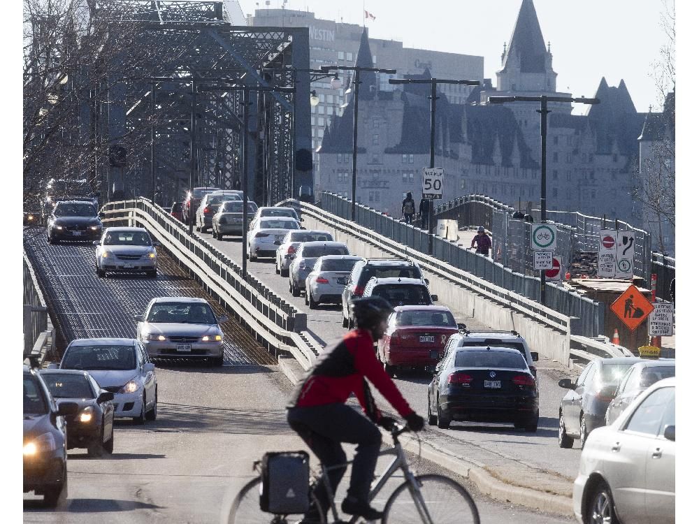 Traffic: Alexandra Bridge reopens after police operation | Ottawa Citizen