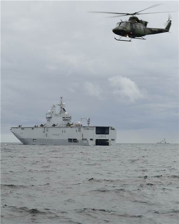 Photos of Canadian military personnel conducting amphibious operations ...