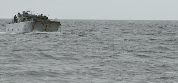 Photos of Canadian military personnel conducting amphibious operations ...