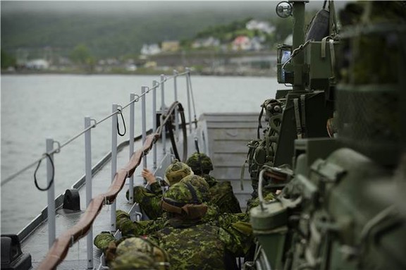 Photos of Canadian military personnel conducting amphibious operations ...